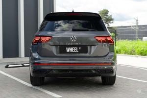 Grey Volkswagen Tiguan 2021 in Vilnius, with an engine capacity of 1.97 L and mileage of 281 thousand km for 23900 €, photo 5 on AUTOMOTO.COM.LV