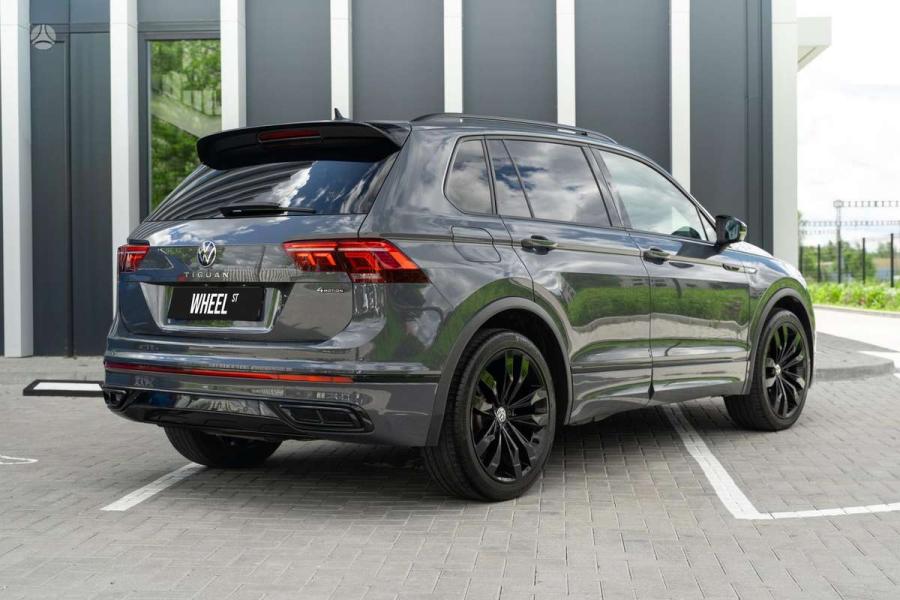 Grey Volkswagen Tiguan 2021 in Vilnius, with an engine capacity of 1.97 L and mileage of 281 thousand km for 23900 €, photo 6 on AUTOMOTO.COM.LV