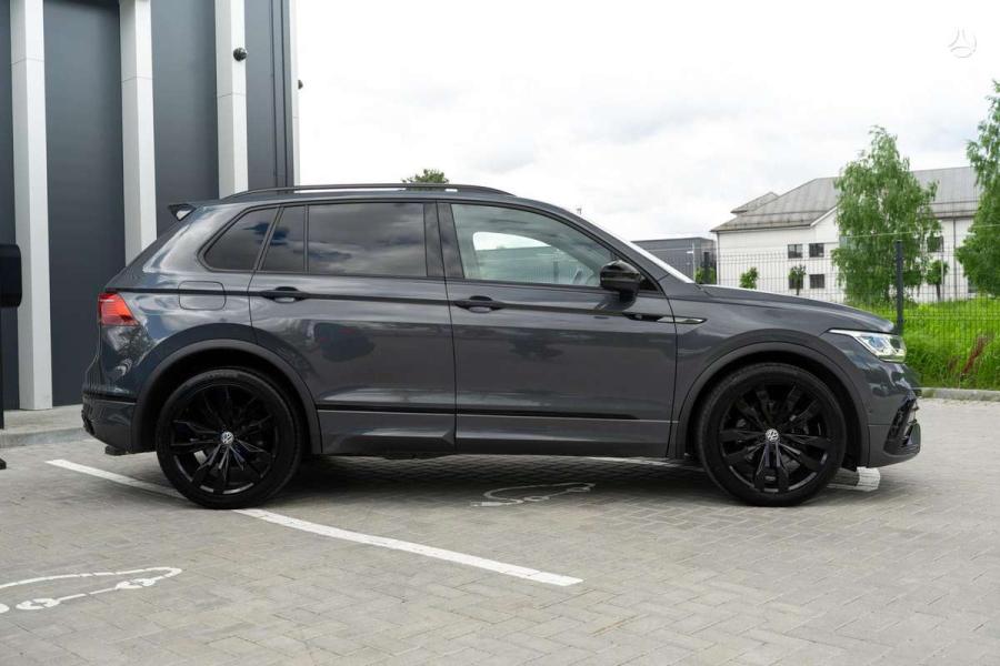 Grey Volkswagen Tiguan 2021 in Vilnius, with an engine capacity of 1.97 L and mileage of 281 thousand km for 23900 €, photo 7 on AUTOMOTO.COM.LV
