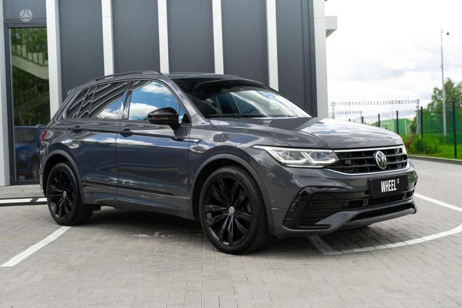 Grey Volkswagen Tiguan 2021 in Vilnius, with an engine capacity of 1.97 L and mileage of 281 thousand km for 23900 €, photo 8 on AUTOMOTO.COM.LV
