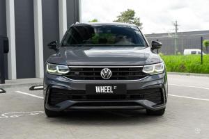 Grey Volkswagen Tiguan 2021 in Vilnius, with an engine capacity of 1.97 L and mileage of 281 thousand km for 23900 €, photo 9 on AUTOMOTO.COM.LV