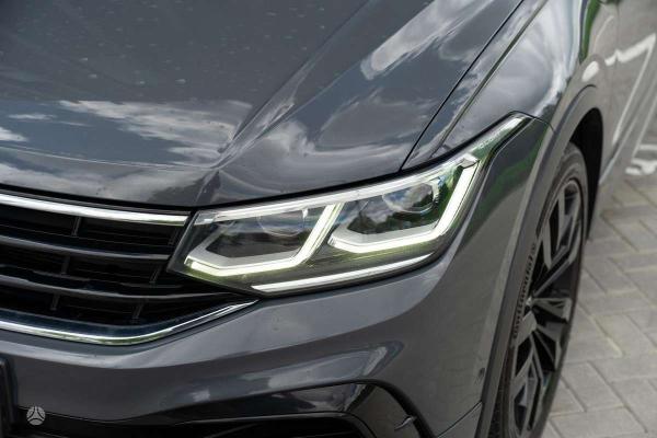 Grey Volkswagen Tiguan 2021 in Vilnius, with an engine capacity of 1.97 L and mileage of 281 thousand km for 23900 €, photo 10 on AUTOMOTO.COM.LV