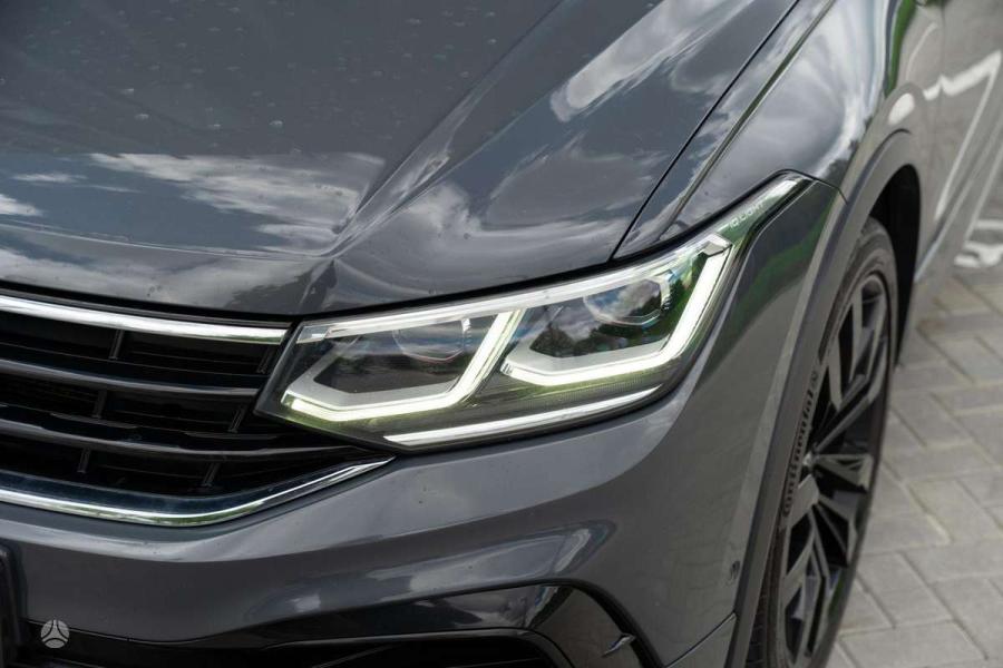 Grey Volkswagen Tiguan 2021 in Vilnius, with an engine capacity of 1.97 L and mileage of 281 thousand km for 23900 €, photo 11 on AUTOMOTO.COM.LV