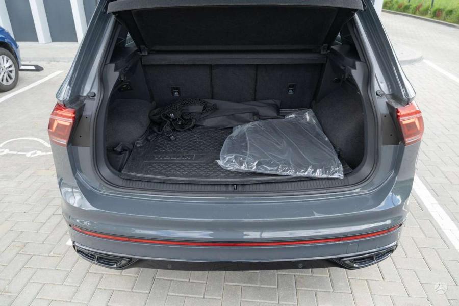 Grey Volkswagen Tiguan 2021 in Vilnius, with an engine capacity of 1.97 L and mileage of 281 thousand km for 23900 €, photo 14 on AUTOMOTO.COM.LV