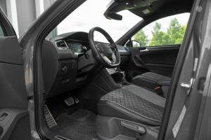 Grey Volkswagen Tiguan 2021 in Vilnius, with an engine capacity of 1.97 L and mileage of 281 thousand km for 23900 €, photo 16 on AUTOMOTO.COM.LV