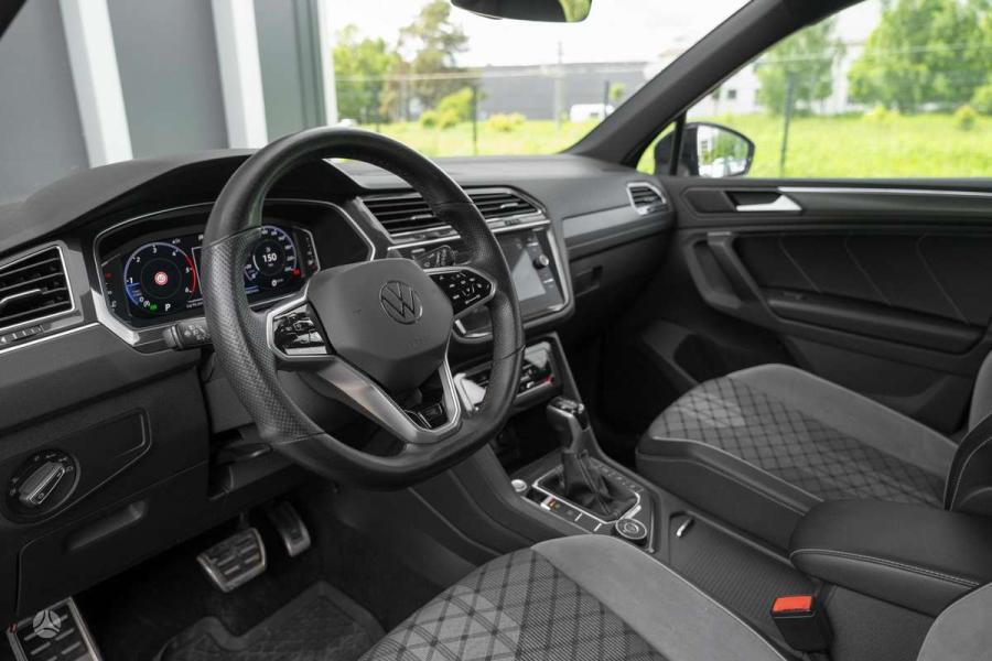Grey Volkswagen Tiguan 2021 in Vilnius, with an engine capacity of 1.97 L and mileage of 281 thousand km for 23900 €, photo 17 on AUTOMOTO.COM.LV