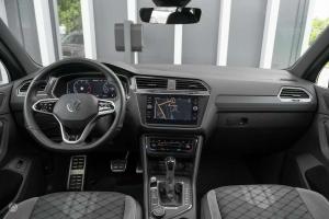 Grey Volkswagen Tiguan 2021 in Vilnius, with an engine capacity of 1.97 L and mileage of 281 thousand km for 23900 €, photo 18 on AUTOMOTO.COM.LV