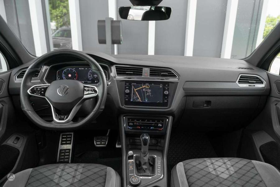 Grey Volkswagen Tiguan 2021 in Vilnius, with an engine capacity of 1.97 L and mileage of 281 thousand km for 23900 €, photo 18 on AUTOMOTO.COM.LV