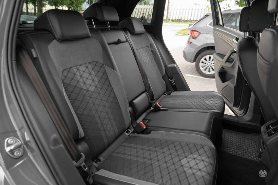 Grey Volkswagen Tiguan 2021 in Vilnius, with an engine capacity of 1.97 L and mileage of 281 thousand km for 23900 €, photo 21 on AUTOMOTO.COM.LV