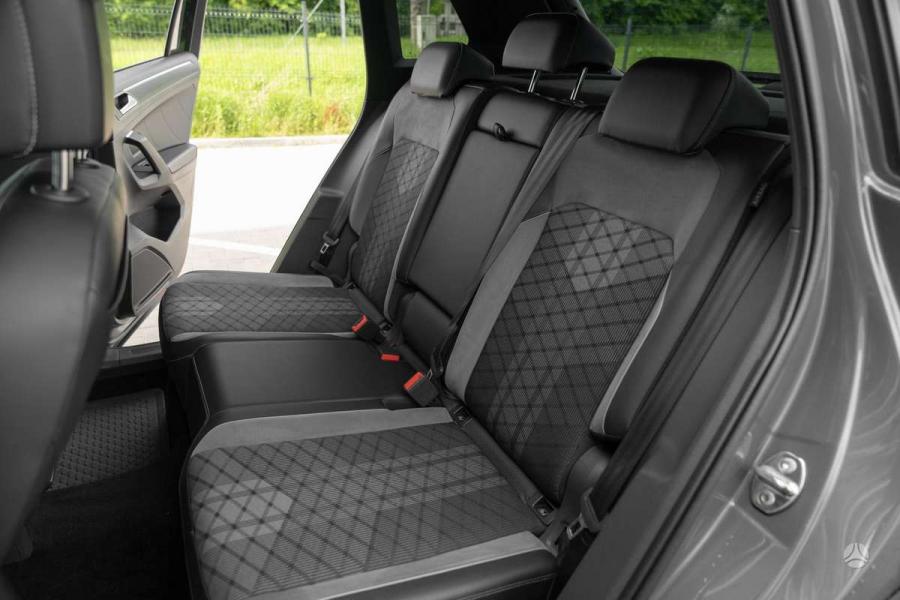 Grey Volkswagen Tiguan 2021 in Vilnius, with an engine capacity of 1.97 L and mileage of 281 thousand km for 23900 €, photo 22 on AUTOMOTO.COM.LV