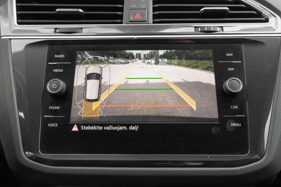 Grey Volkswagen Tiguan 2021 in Vilnius, with an engine capacity of 1.97 L and mileage of 281 thousand km for 23900 €, photo 28 on AUTOMOTO.COM.LV