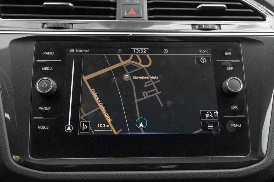 Grey Volkswagen Tiguan 2021 in Vilnius, with an engine capacity of 1.97 L and mileage of 281 thousand km for 23900 €, photo 32 on AUTOMOTO.COM.LV