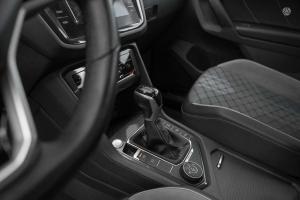 Grey Volkswagen Tiguan 2021 in Vilnius, with an engine capacity of 1.97 L and mileage of 281 thousand km for 23900 €, photo 34 on AUTOMOTO.COM.LV