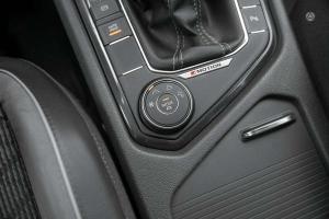 Grey Volkswagen Tiguan 2021 in Vilnius, with an engine capacity of 1.97 L and mileage of 281 thousand km for 23900 €, photo 35 on AUTOMOTO.COM.LV