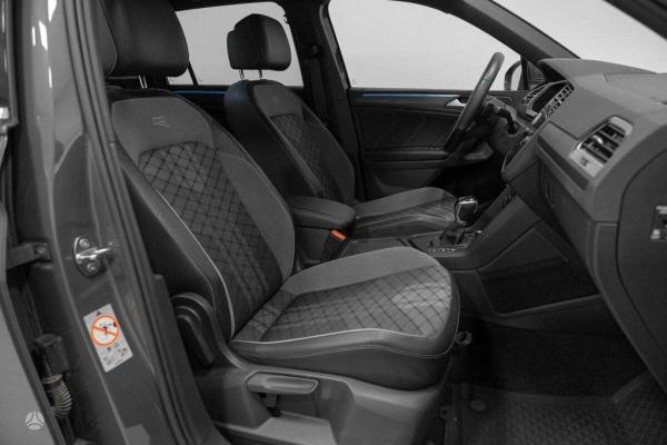 Pelēks Volkswagen Tiguan 2021 Viļņa, ar dzinēja tilpumu 1.50 L un nobraukumu 66 tūkst. km par 27500 €, foto 5 vietnē AUTOMOTO.COM.LV