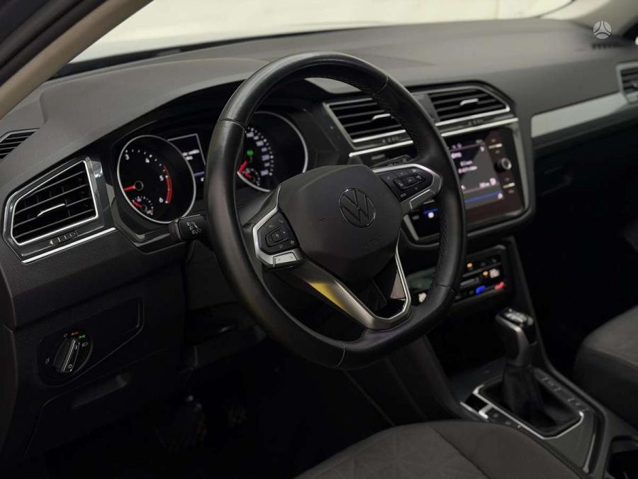Grey Volkswagen Tiguan 2021 in Vilnius, with an engine capacity of 1.97 L and mileage of 155 thousand km for 23500 €, photo 10 on AUTOMOTO.COM.LV
