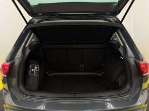 Grey Volkswagen Tiguan 2021 in Vilnius, with an engine capacity of 1.97 L and mileage of 155 thousand km for 23500 €, photo 13 on AUTOMOTO.COM.LV