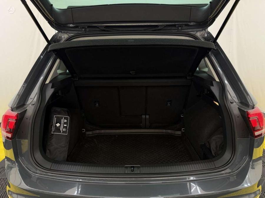 Grey Volkswagen Tiguan 2021 in Vilnius, with an engine capacity of 1.97 L and mileage of 155 thousand km for 23500 €, photo 13 on AUTOMOTO.COM.LV