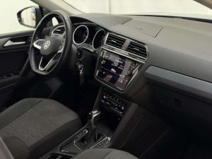 Grey Volkswagen Tiguan 2021 in Vilnius, with an engine capacity of 1.97 L and mileage of 155 thousand km for 23500 €, photo 16 on AUTOMOTO.COM.LV