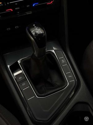 Grey Volkswagen Tiguan 2021 in Vilnius, with an engine capacity of 1.97 L and mileage of 155 thousand km for 23500 €, photo 20 on AUTOMOTO.COM.LV