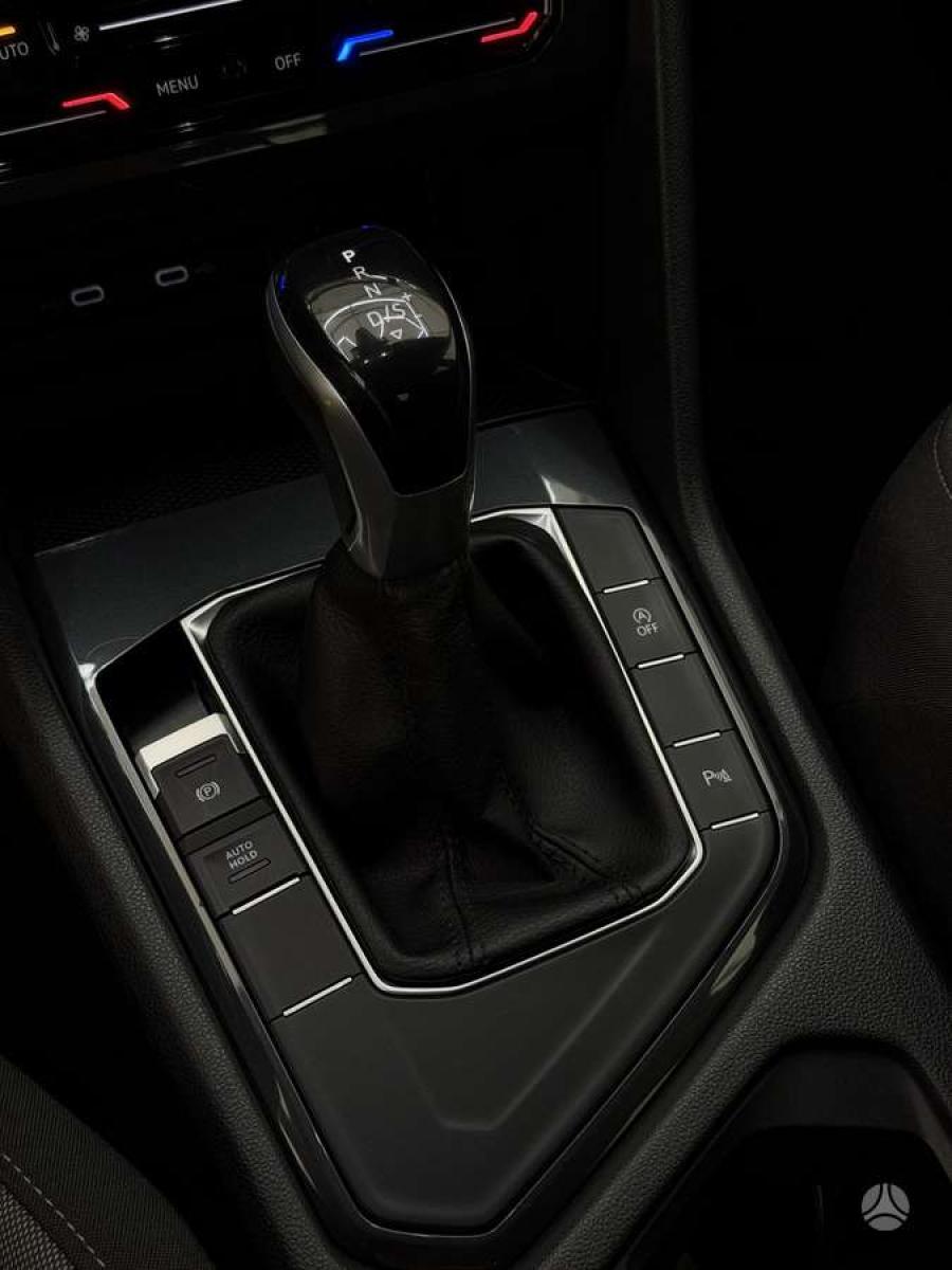 Grey Volkswagen Tiguan 2021 in Vilnius, with an engine capacity of 1.97 L and mileage of 155 thousand km for 23500 €, photo 20 on AUTOMOTO.COM.LV