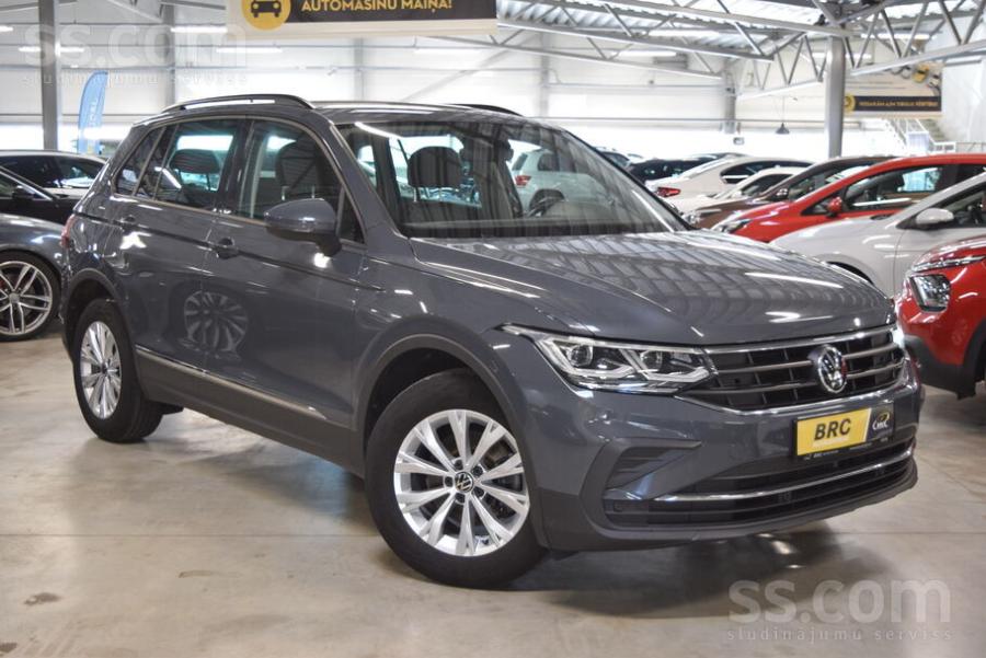 Grey Volkswagen Tiguan 2021 in Riga, with an engine capacity of 1.50 L and mileage of 54 thousand km for 22000 €, photo 1 on AUTOMOTO.COM.LV