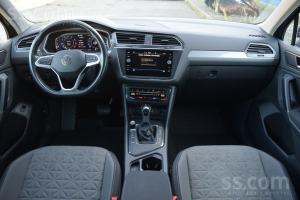Grey Volkswagen Tiguan 2021 in Riga, with an engine capacity of 1.50 L and mileage of 54 thousand km for 22000 €, photo 5 on AUTOMOTO.COM.LV