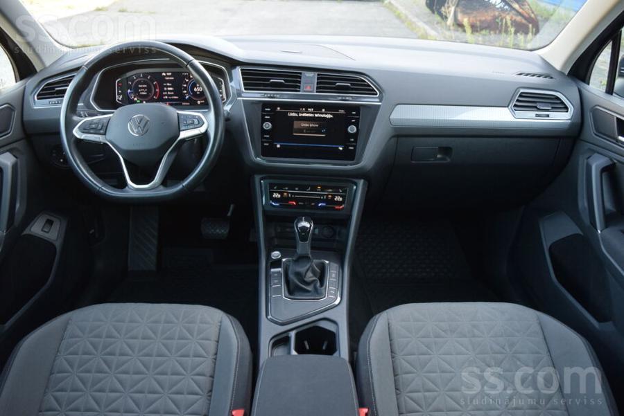 Grey Volkswagen Tiguan 2021 in Riga, with an engine capacity of 1.50 L and mileage of 54 thousand km for 22000 €, photo 5 on AUTOMOTO.COM.LV