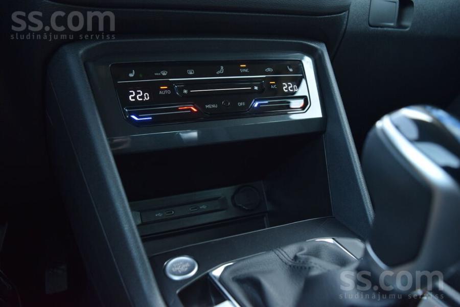 Grey Volkswagen Tiguan 2021 in Riga, with an engine capacity of 1.50 L and mileage of 54 thousand km for 22000 €, photo 7 on AUTOMOTO.COM.LV