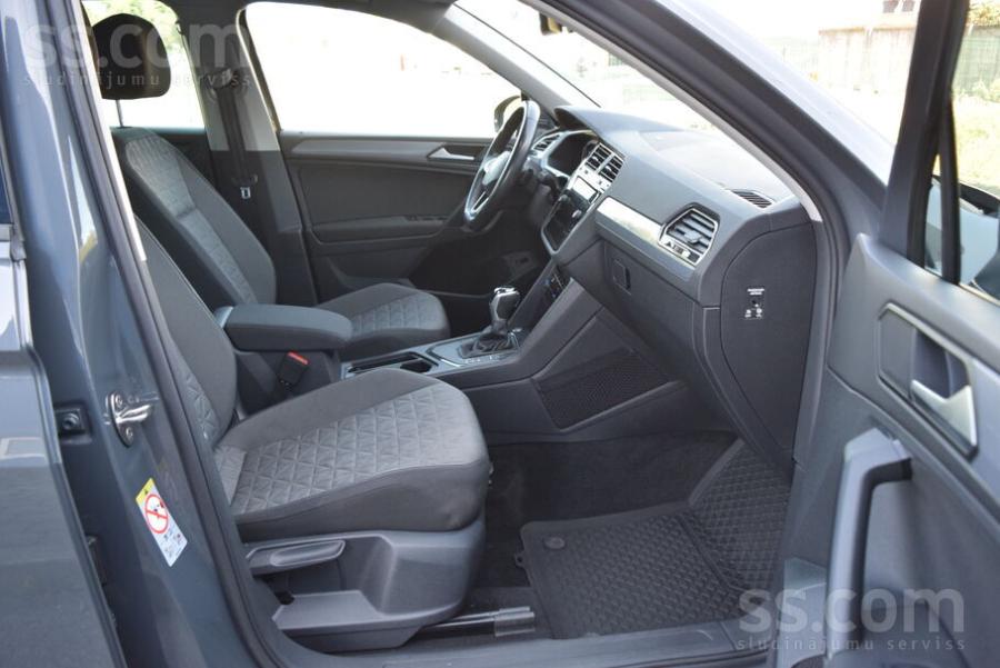 Grey Volkswagen Tiguan 2021 in Riga, with an engine capacity of 1.50 L and mileage of 54 thousand km for 22000 €, photo 14 on AUTOMOTO.COM.LV