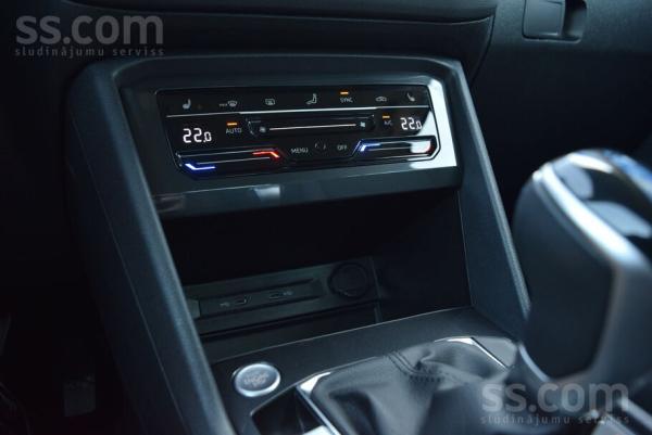 Grey Volkswagen Tiguan 2021 in Riga, with an engine capacity of 1.50 L and mileage of 54 thousand km for 22000 €, photo 7 on AUTOMOTO.COM.LV