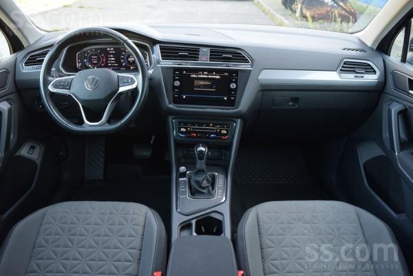 Pelēks Volkswagen Tiguan 2021 Rīga, ar dzinēja tilpumu 1.50 L un nobraukumu 54 tūkst. km par 19900 €, foto 5 vietnē AUTOMOTO.COM.LV