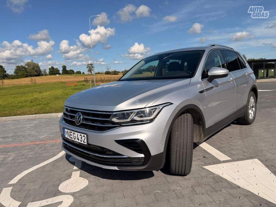 Grey Volkswagen Tiguan 2021 in Klaipeda, with an engine capacity of 2.00 L and mileage of 236 thousand km for 20900 €, photo 1 on AUTOMOTO.COM.LV