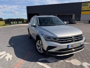 Grey Volkswagen Tiguan 2021 in Klaipeda, with an engine capacity of 2.00 L and mileage of 236 thousand km for 20900 €, photo 13 on AUTOMOTO.COM.LV