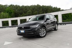 Grey Volkswagen Tiguan 2021 in Vilnius, with an engine capacity of 1.97 L and mileage of 147 thousand km for 18200 €, photo  on AUTOMOTO.COM.LV
