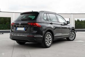 Grey Volkswagen Tiguan 2021 in Vilnius, with an engine capacity of 1.97 L and mileage of 147 thousand km for 18200 €, photo 3 on AUTOMOTO.COM.LV