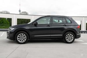 Grey Volkswagen Tiguan 2021 in Vilnius, with an engine capacity of 1.97 L and mileage of 147 thousand km for 18200 €, photo 5 on AUTOMOTO.COM.LV