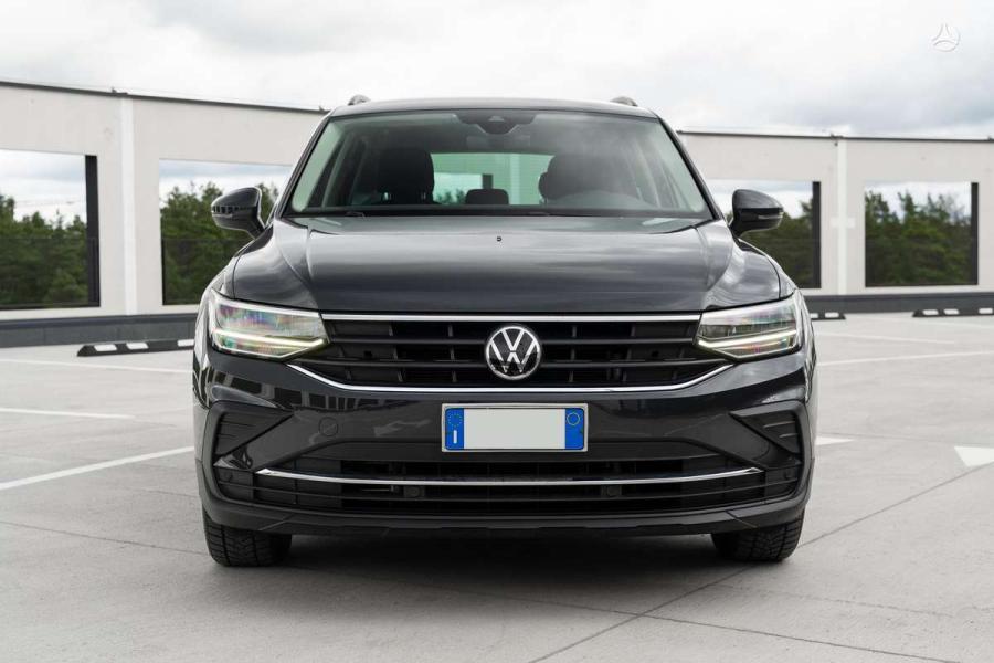 Grey Volkswagen Tiguan 2021 in Vilnius, with an engine capacity of 1.97 L and mileage of 147 thousand km for 18200 €, photo 7 on AUTOMOTO.COM.LV