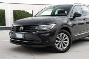 Grey Volkswagen Tiguan 2021 in Vilnius, with an engine capacity of 1.97 L and mileage of 147 thousand km for 18200 €, photo 9 on AUTOMOTO.COM.LV