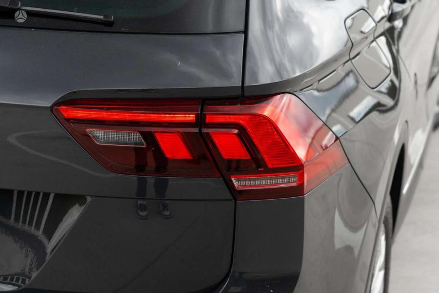 Grey Volkswagen Tiguan 2021 in Vilnius, with an engine capacity of 1.97 L and mileage of 147 thousand km for 18200 €, photo 12 on AUTOMOTO.COM.LV