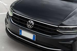 Grey Volkswagen Tiguan 2021 in Vilnius, with an engine capacity of 1.97 L and mileage of 147 thousand km for 18200 €, photo 13 on AUTOMOTO.COM.LV
