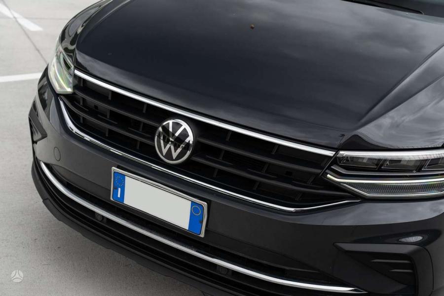 Grey Volkswagen Tiguan 2021 in Vilnius, with an engine capacity of 1.97 L and mileage of 147 thousand km for 18200 €, photo 13 on AUTOMOTO.COM.LV