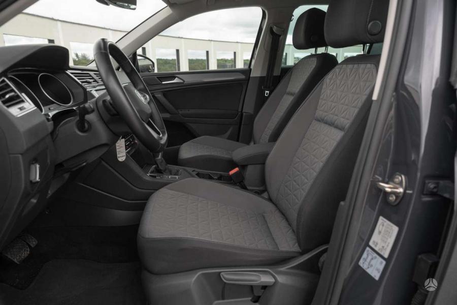 Grey Volkswagen Tiguan 2021 in Vilnius, with an engine capacity of 1.97 L and mileage of 147 thousand km for 18200 €, photo 16 on AUTOMOTO.COM.LV