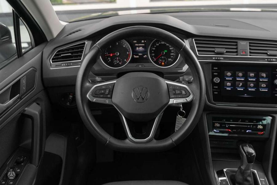 Grey Volkswagen Tiguan 2021 in Vilnius, with an engine capacity of 1.97 L and mileage of 147 thousand km for 18200 €, photo 18 on AUTOMOTO.COM.LV