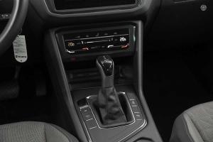 Grey Volkswagen Tiguan 2021 in Vilnius, with an engine capacity of 1.97 L and mileage of 147 thousand km for 18200 €, photo 19 on AUTOMOTO.COM.LV