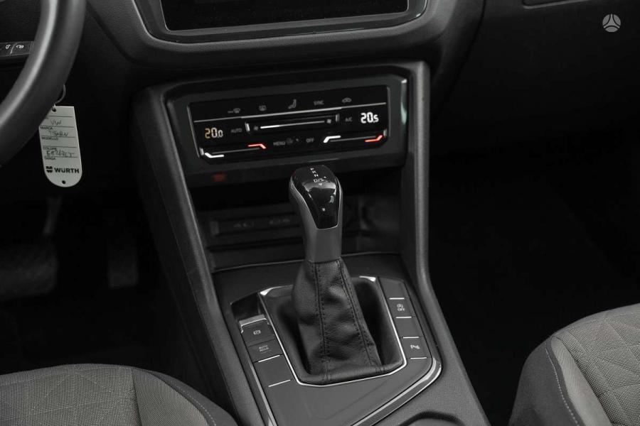 Grey Volkswagen Tiguan 2021 in Vilnius, with an engine capacity of 1.97 L and mileage of 147 thousand km for 18200 €, photo 19 on AUTOMOTO.COM.LV