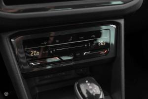 Grey Volkswagen Tiguan 2021 in Vilnius, with an engine capacity of 1.97 L and mileage of 147 thousand km for 18200 €, photo 20 on AUTOMOTO.COM.LV