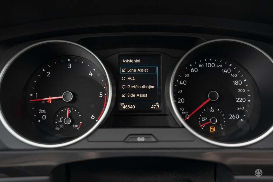 Grey Volkswagen Tiguan 2021 in Vilnius, with an engine capacity of 1.97 L and mileage of 147 thousand km for 18200 €, photo 21 on AUTOMOTO.COM.LV