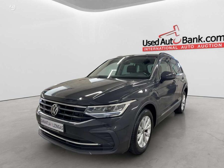 Grey Volkswagen Tiguan 2021 in Vilnius, with an engine capacity of 1.40 L and mileage of 146 thousand km for 18513 €, photo 1 on AUTOMOTO.COM.LV