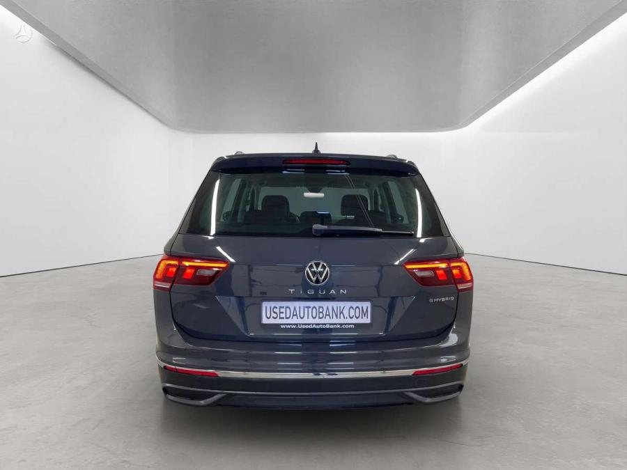 Grey Volkswagen Tiguan 2021 in Vilnius, with an engine capacity of 1.40 L and mileage of 146 thousand km for 18513 €, photo 6 on AUTOMOTO.COM.LV
